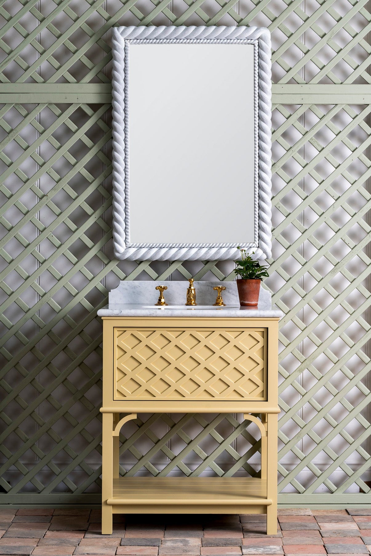 Folly Lattice Vanity – Studio Hám