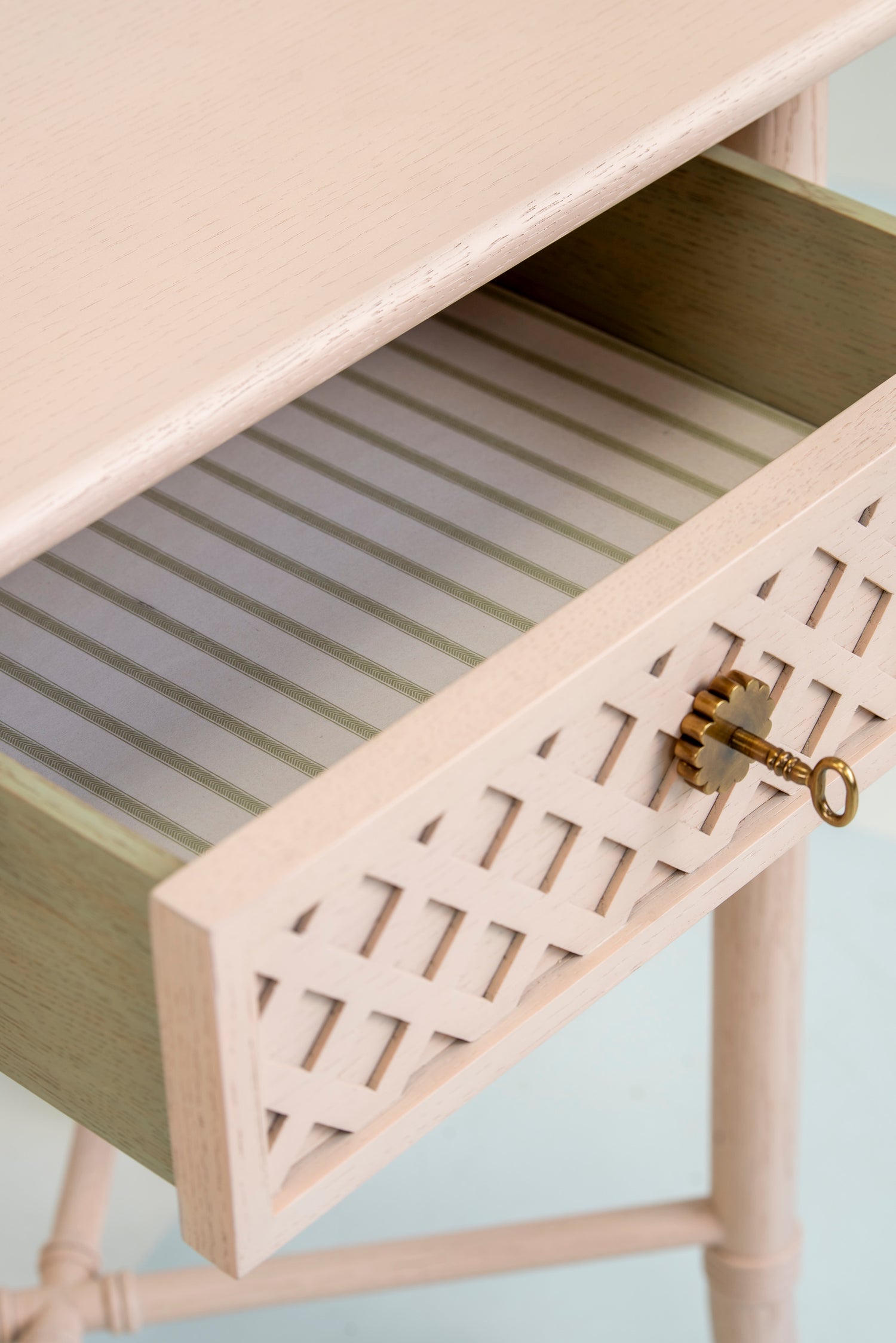 The Folly Bedside Table – Studio Hám