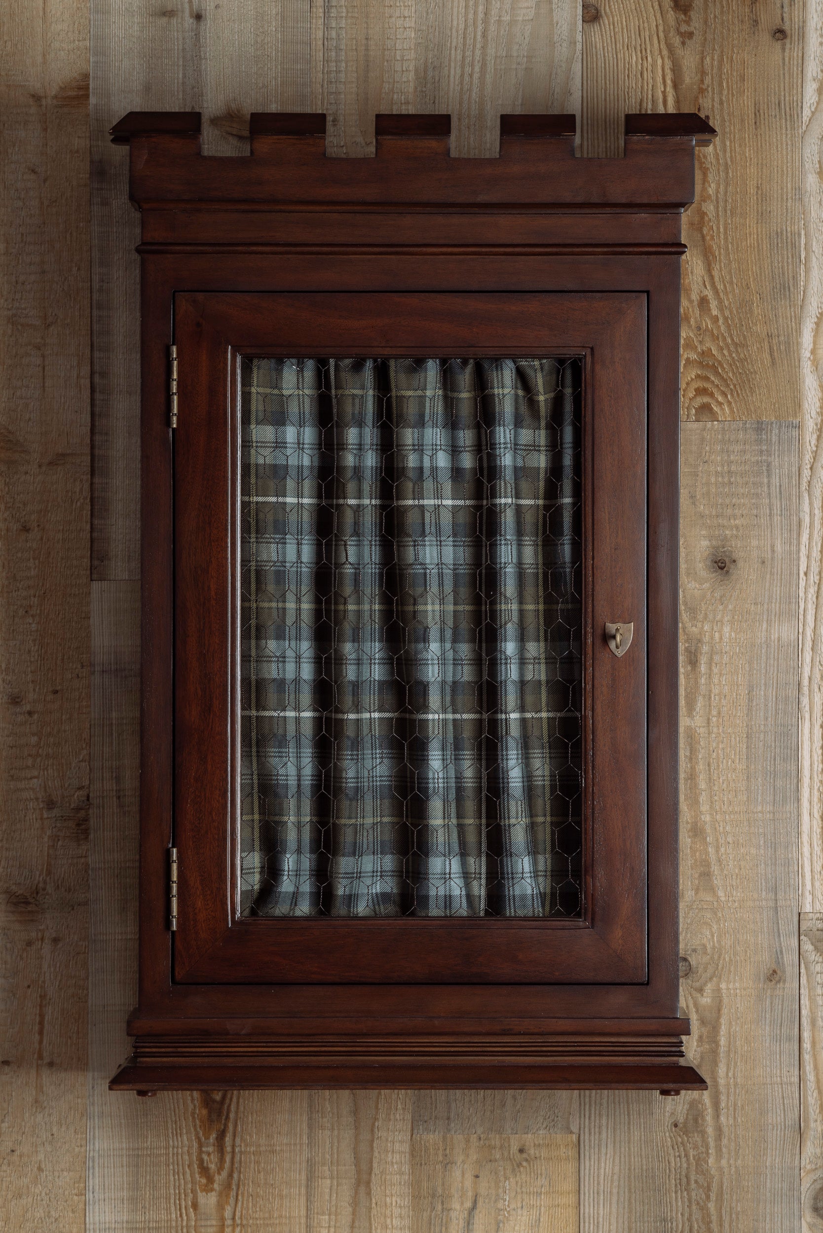 The Castle Cabinet – Studio Hám