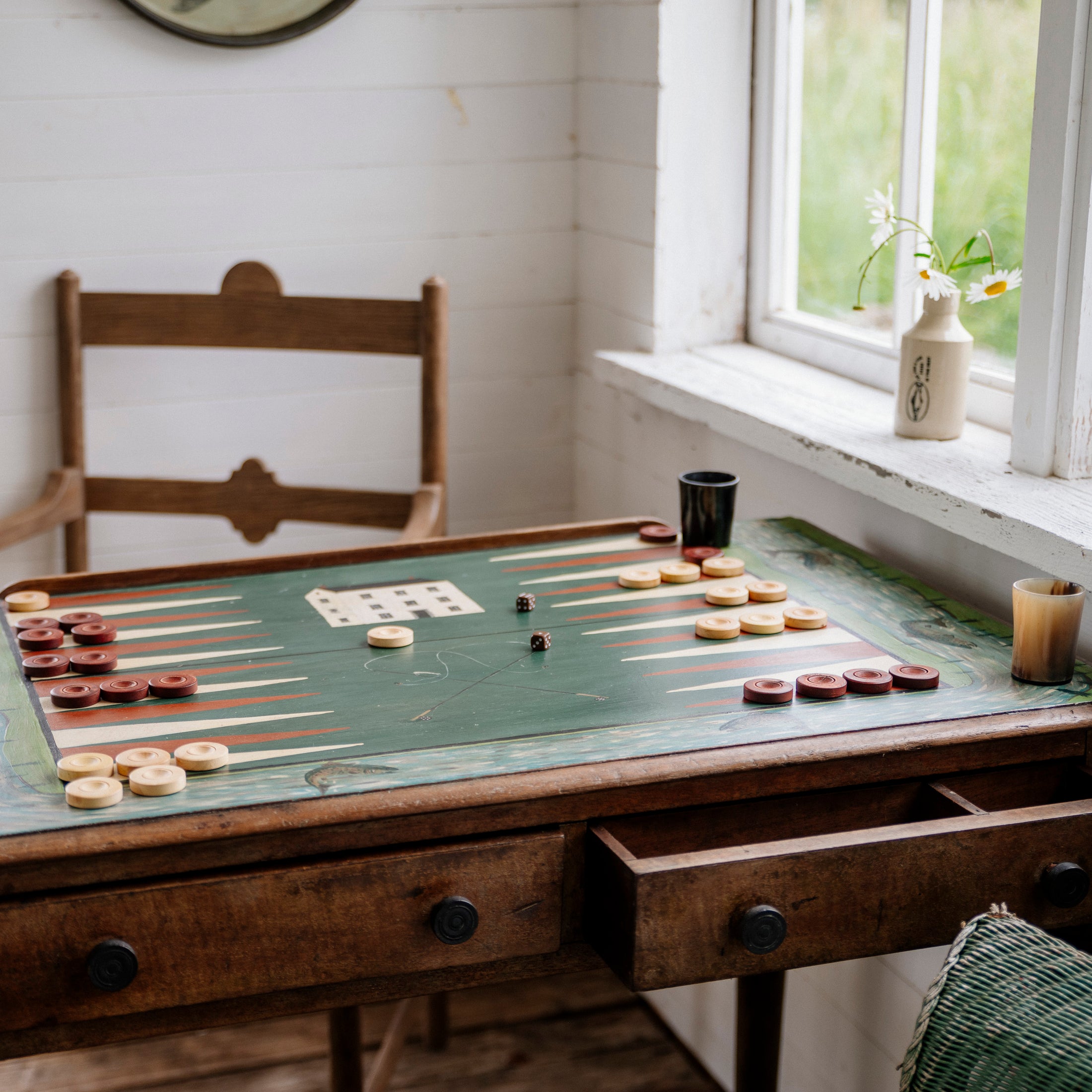 Lake House Folky Backgammon Table – Studio Hám