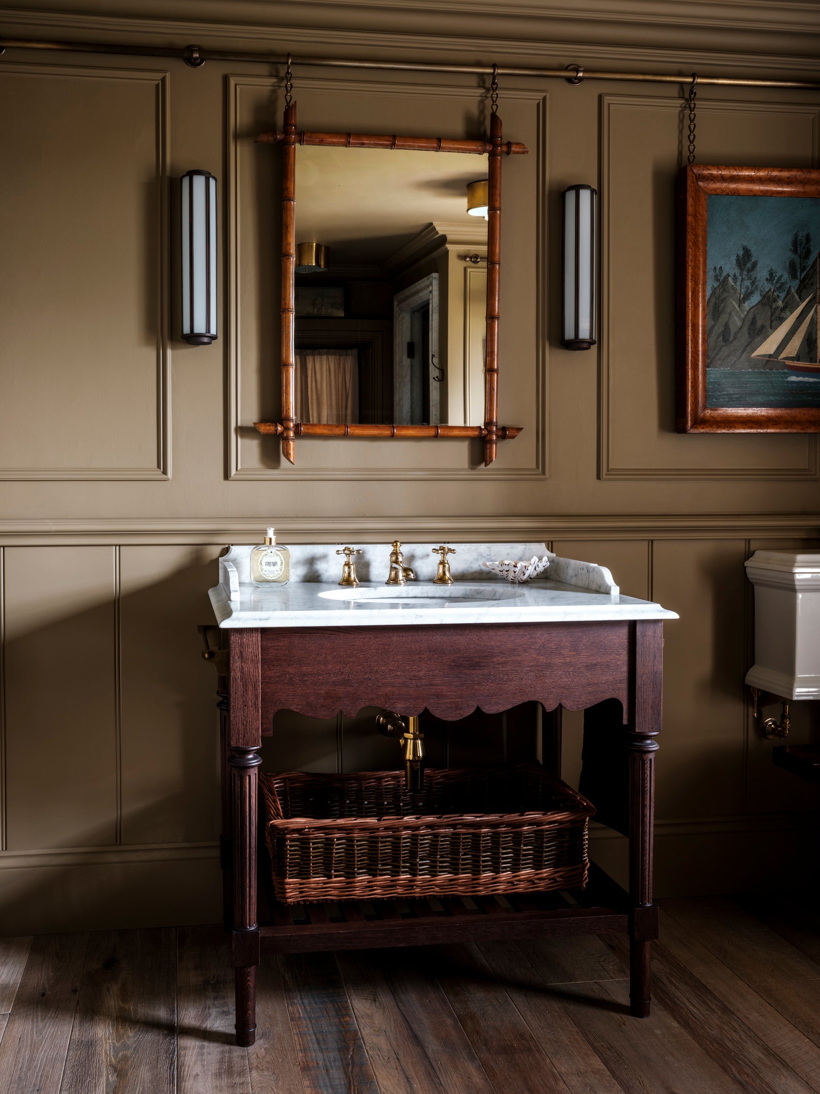 Old House Vanity – Studio Hám